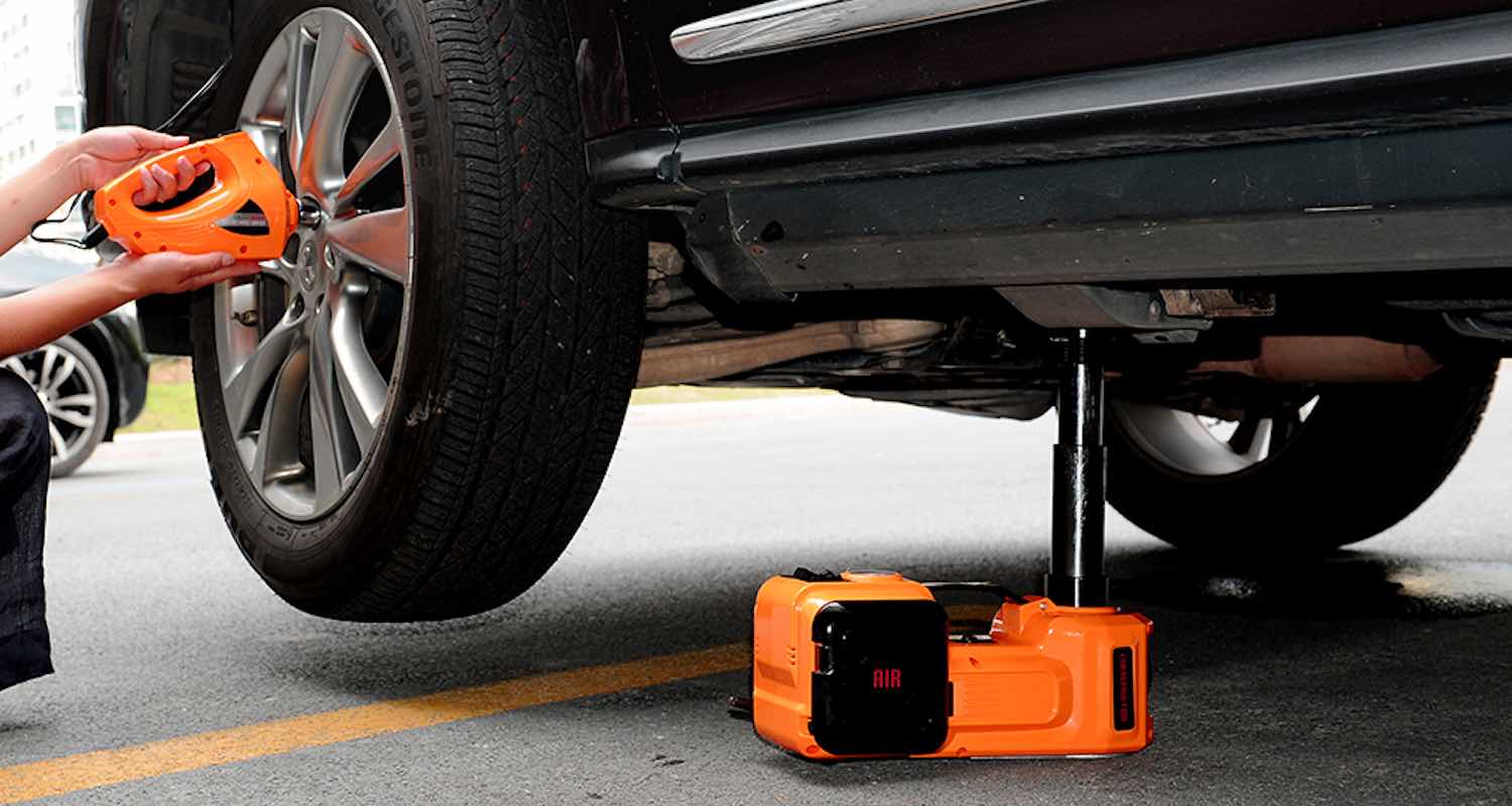 How To Use A Car Jack: Foolproof Tactics For Guys!